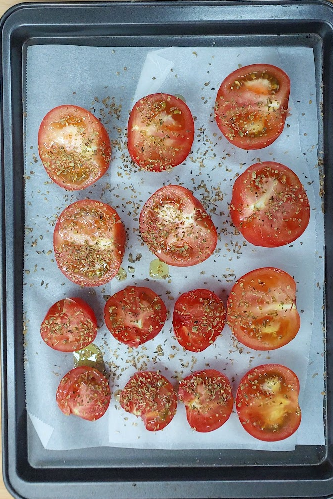 How to Dry Tomatoes in the Oven – Easy Homemade Method - The Travel Notes